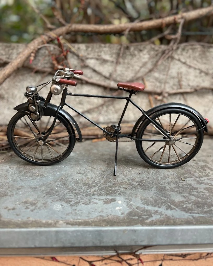 Plechový model Černé retro kolo