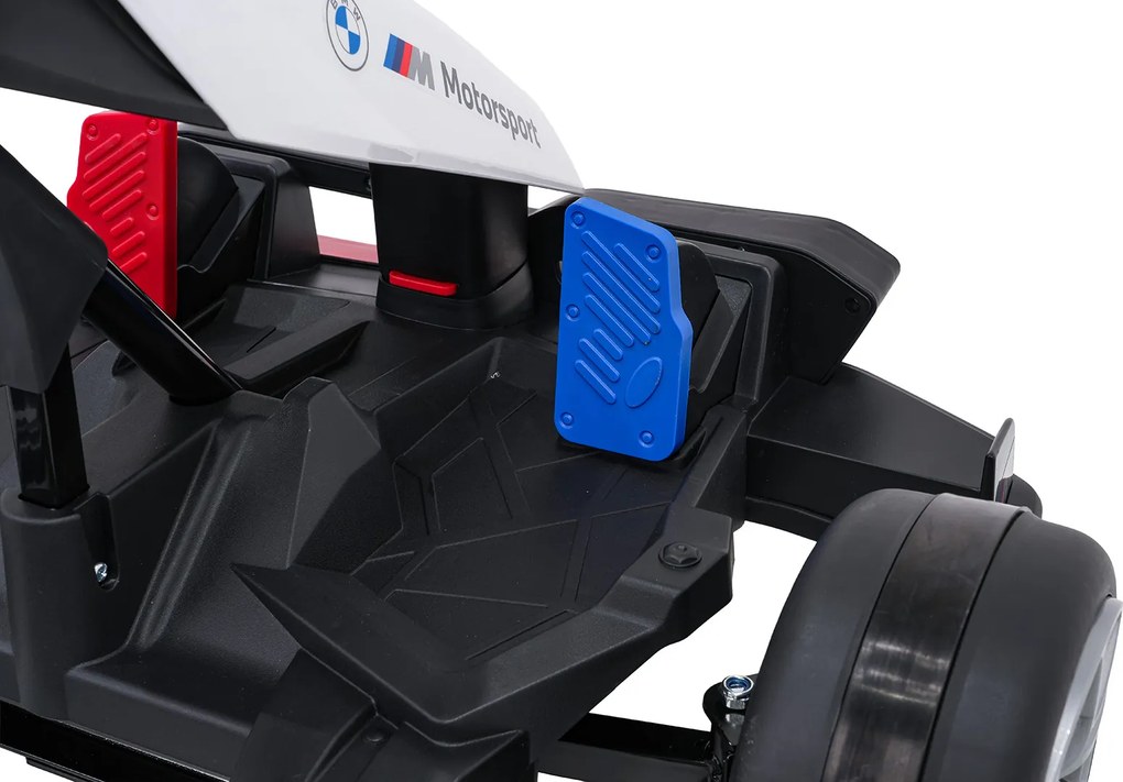 Ramiz BMW motokára s funkcí driftu bílá