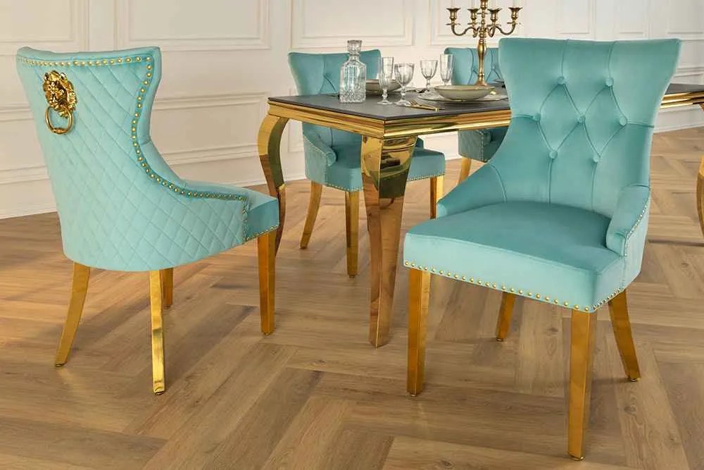 Designová židle Queen Lví hlava světle modrý samet