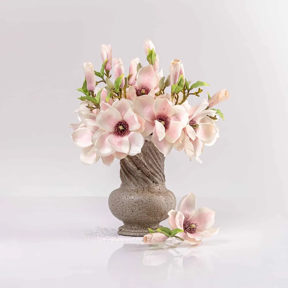 Umělá magnolie HELENA jemně-růžová. Cena uvedena za 1 kus