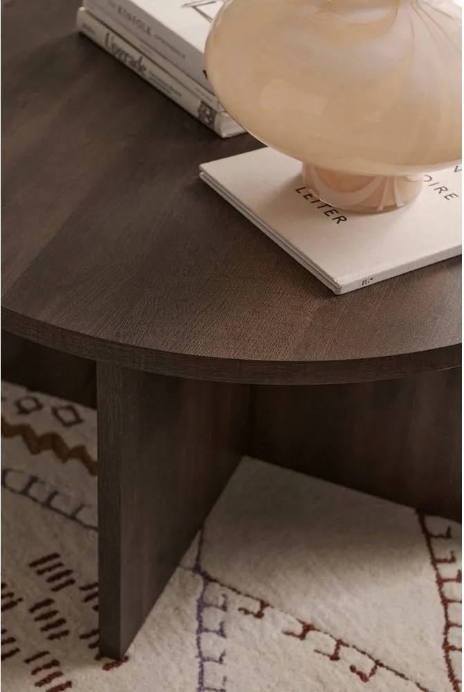 Hnědý kulatý konferenční stolek z MDF ø 85 cm Poppy – Ellos Home