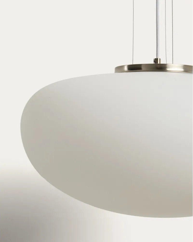 Bílé závěsné svítidlo se skleněným stínidlem ø 50 cm Ardali – Kave Home