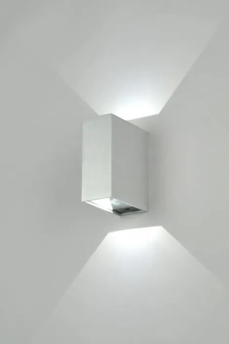 Nástěnné designové LED svítidlo na schodiště Luigi