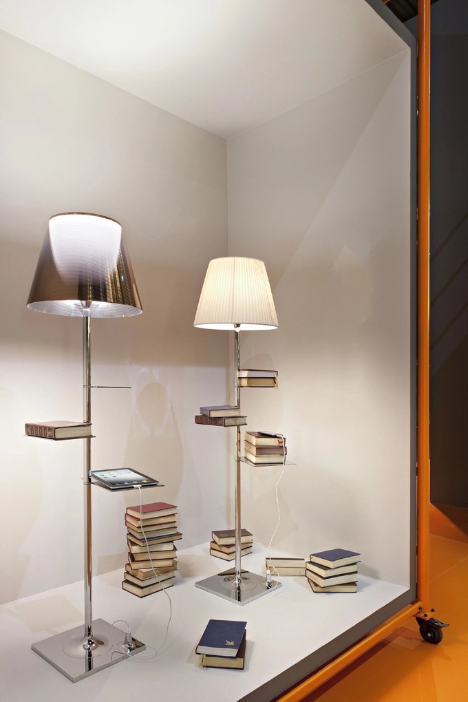 Flos Bibliotheque Nationale, stojací lampa s difusorem ze světle hnědé látky, design Philippe Starck, 1x150W E27, 150cm
