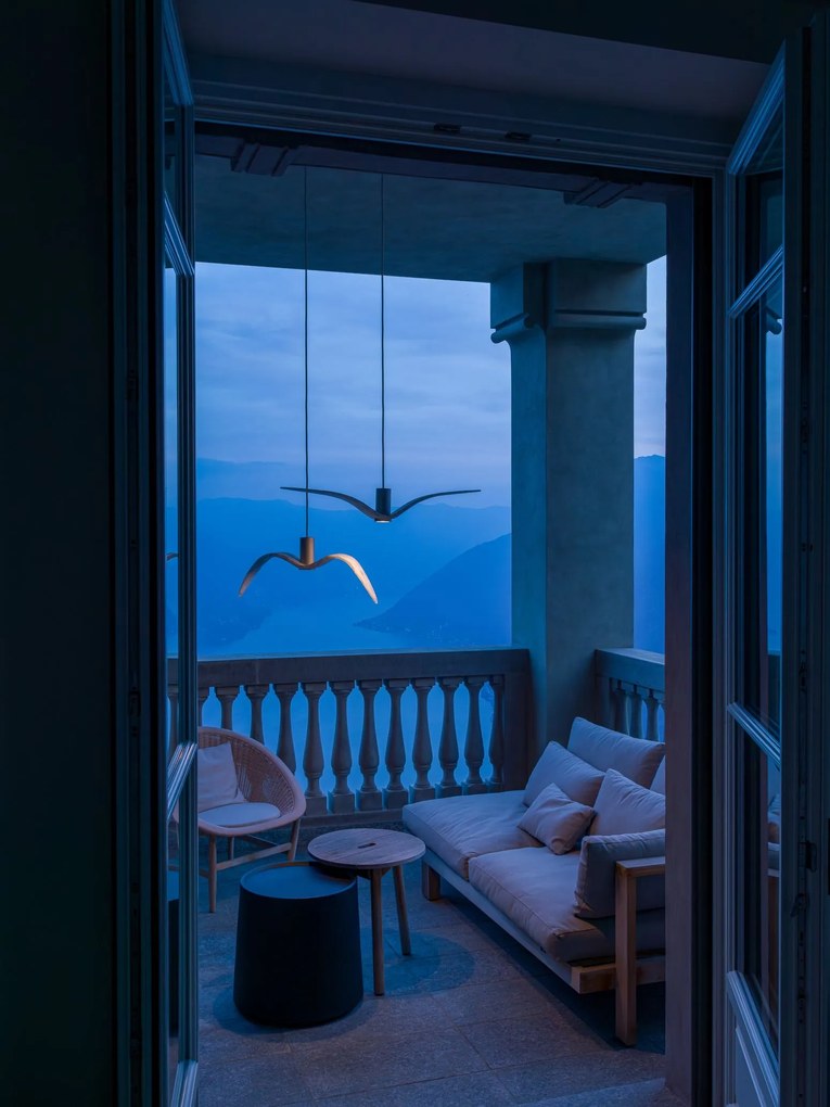Designové závěsné svítidlo Brokis Night Birds PC962 Povrch Montury: Stříbrný elox, Barva skla: opal - masiv, Povrch baldachýnu: kov - černý matný komaxit