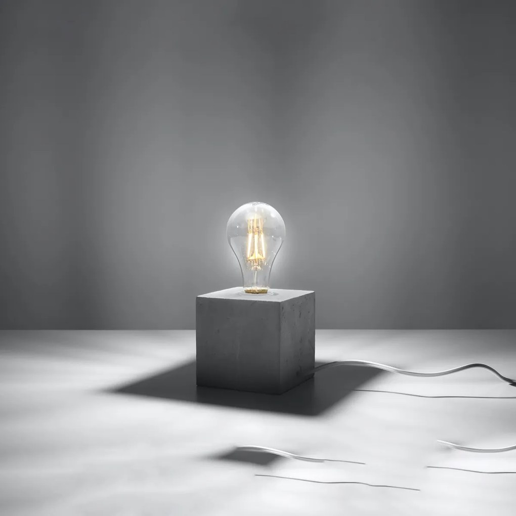 Stolní lampa Ariz, betonové tělo svítidla