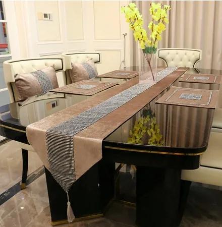 Luxusní prostírání, běhoun na stůl nebo potah na polštář Barva: champagne, Rozměr: 32x210 cm, Varianta: běhoun na stůl