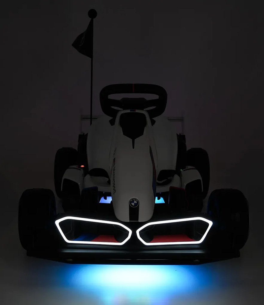 Ramiz BMW motokára s funkcí driftu bílá
