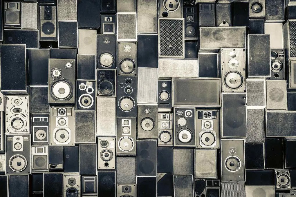DIMEX | Samolepicí vliesová fototapeta na zeď Staré hudební reproduktory MA-5-2110 | 375 x 250 cm | bílá, černá, metalická, šedá