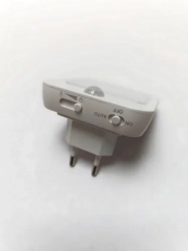 LED noční světlo do zásuvky Lumbio MELATIME stmívatelné 2700K bez modré složky s pohybovým senzorem