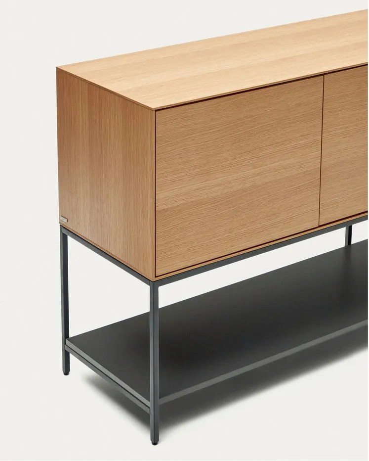 Nízká komoda v dekoru dubu v přírodní barvě 195x80 cm Vedrana – Kave Home