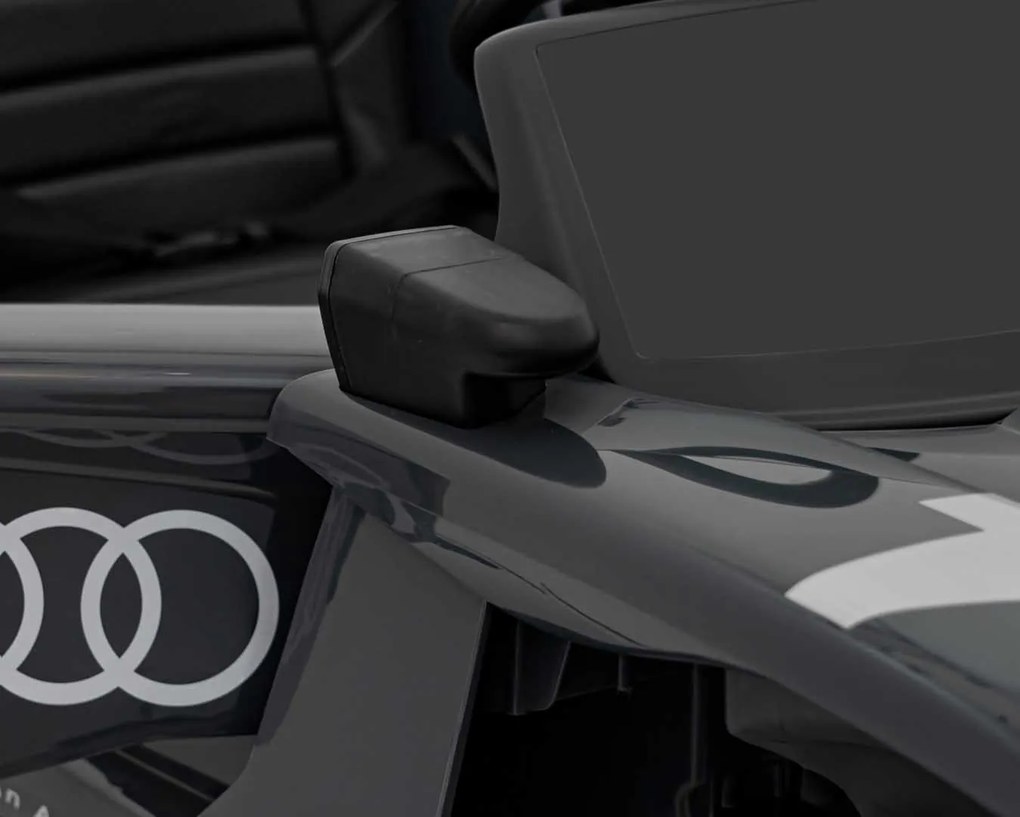 Ramiz Vozidlo Audi RSQ E-TRON šedé