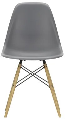 Eames Plastic Chair DSW medový jasan grafitová bílé na koberec Vitra