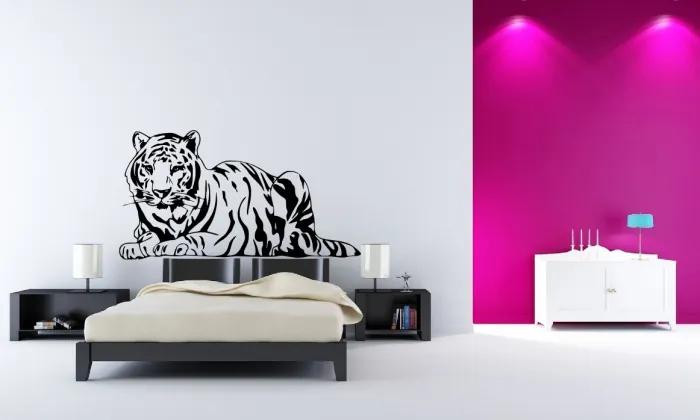 Samolepka na zeď Ležící tygr - 132 x 70 cm
