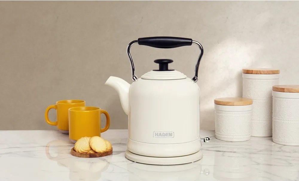 Krémová rychlovarná konvice z nerezové oceli 1,5 l Highclere – Haden