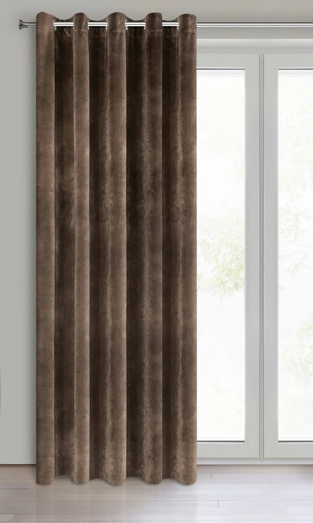 ZATEMŇOVACÍ ZÁVĚS NA KROUŽCÍCH VILLA 140X250 CM HNĚDÁ