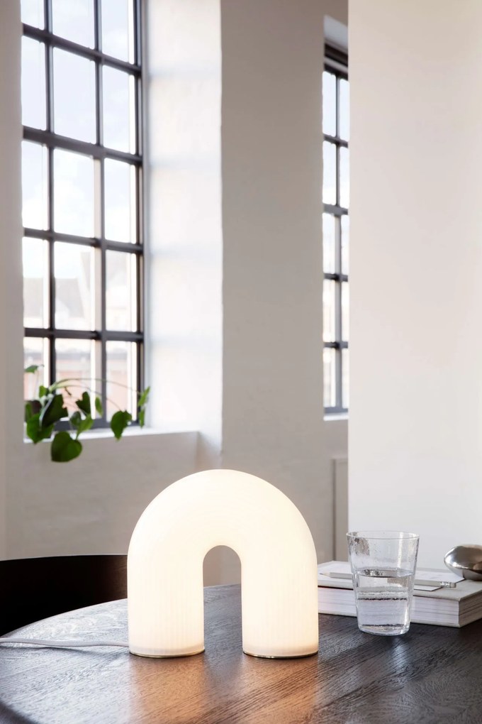 ferm LIVING Stolní lampa Vuelta White, bílá barva, sklo, kov