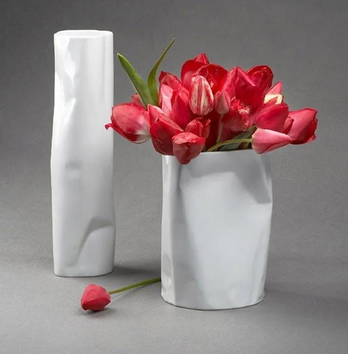 „Pokrčená“ váza Ćmielów nízká bílá