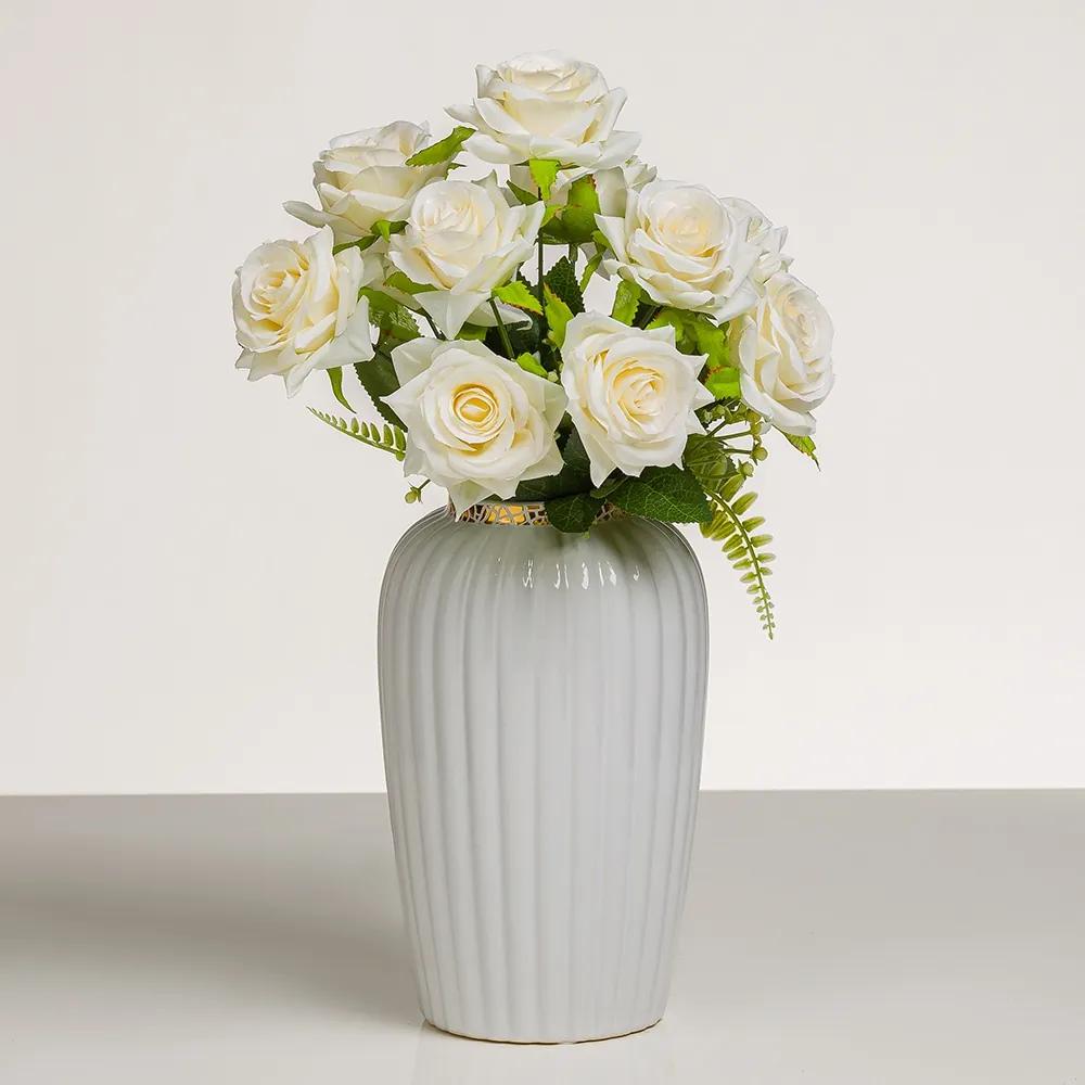 Růže x12 v krémově bílé barvě. Aranžovaná kytice MELÁNIE.