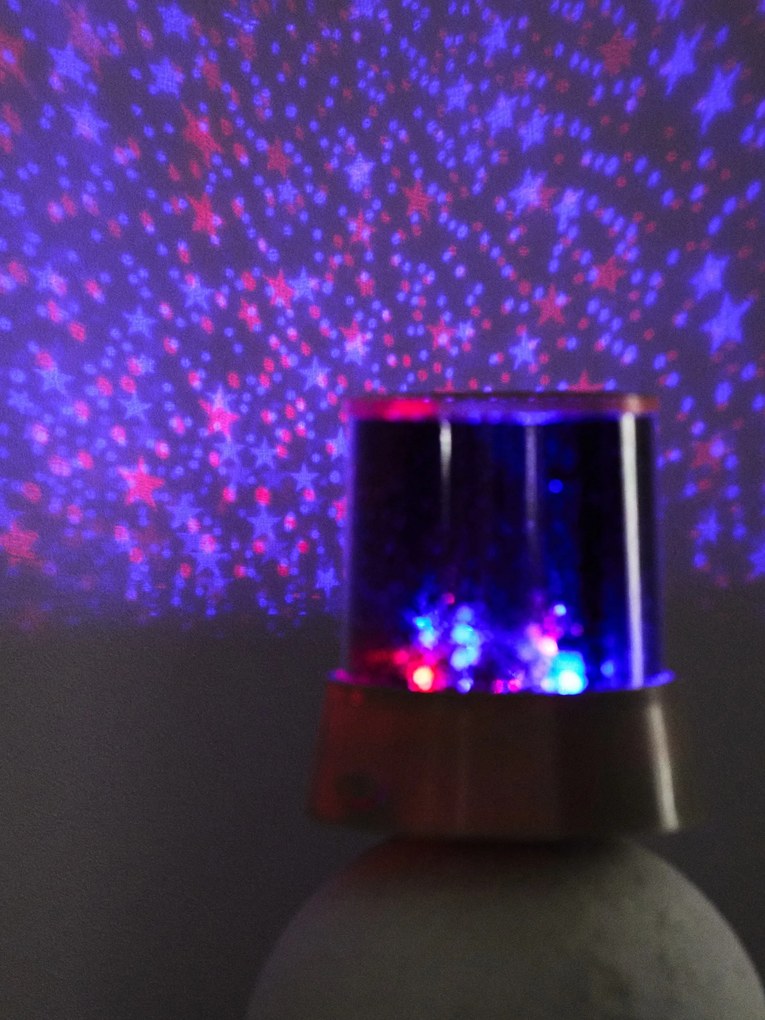 Sinsay - Rotační LED RGB projektor hvězd - béžová