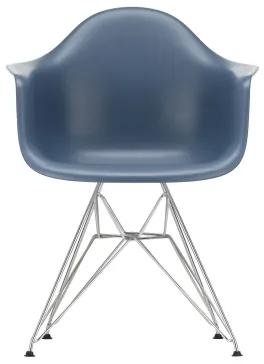 Eames Plastic Armchair DAR chrom mořská modrá bílé na koberec Vitra