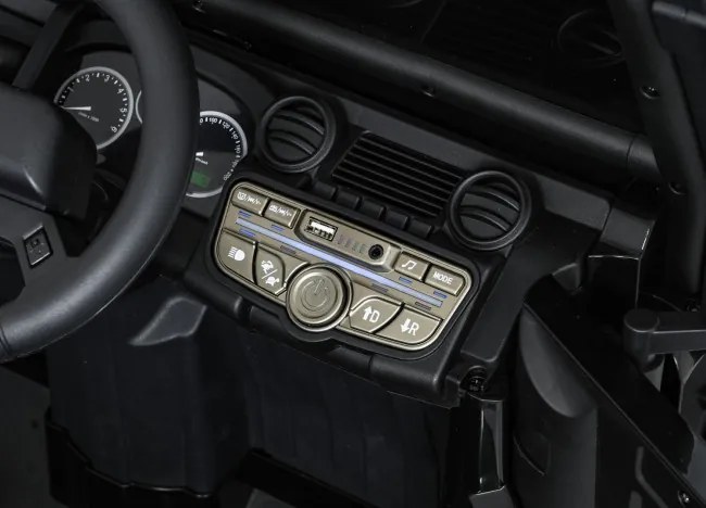 Elektrické autíčko Land Rover Defender 110 SVX černé