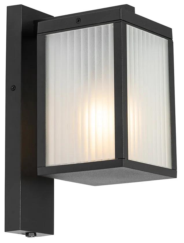 Venkovní nástěnná lucerna černá s vroubkovaným sklem a senzorem světlo-tma - Charlois