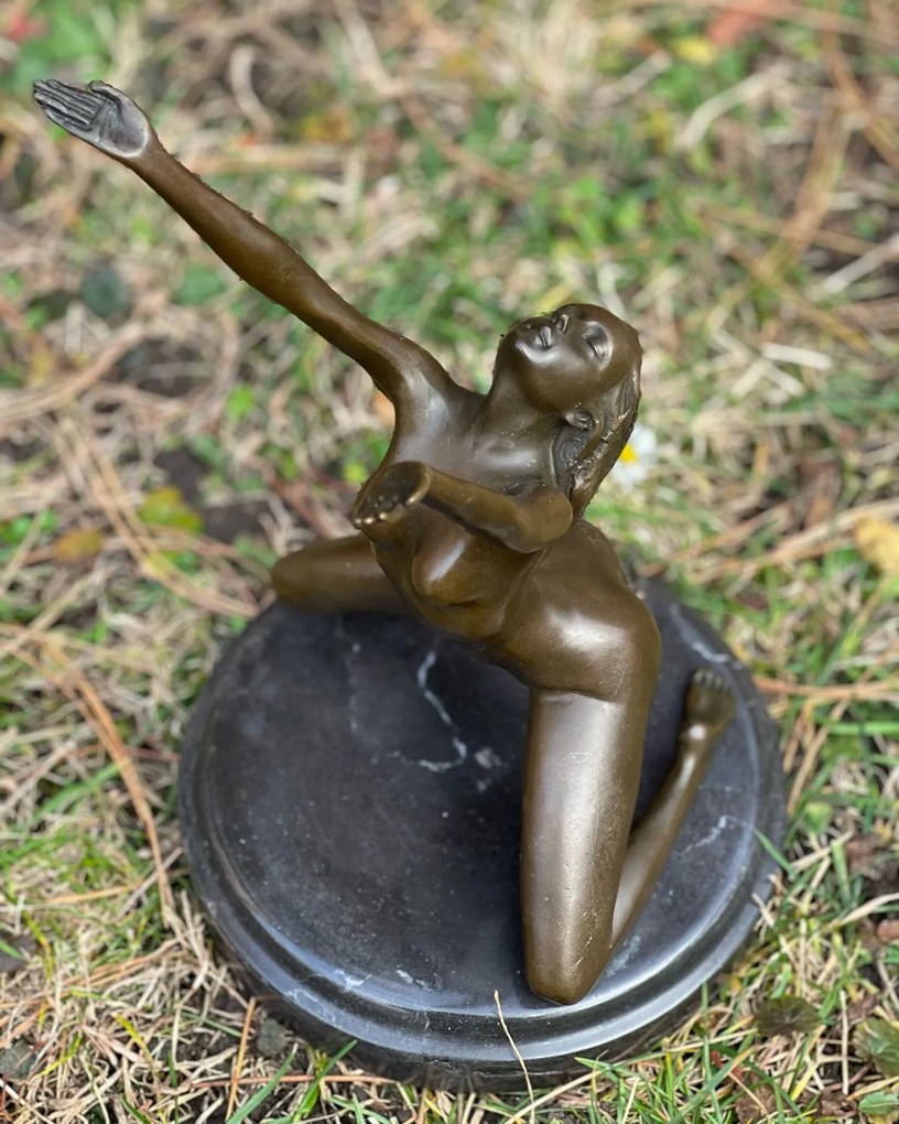 Bronzová socha soška - Nahá žena 2