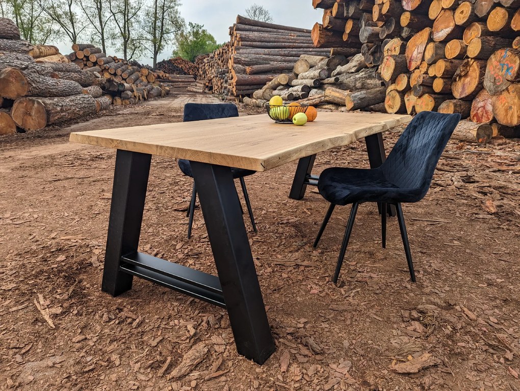 Jídelní stůl z dubového masivu Prag v industriálním designu Velikost Desky: 1700x900 (mm)
