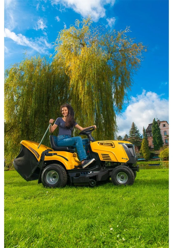 Riwall PRO RLT 92 HRD travní traktor 92 cm se zadním výhozem a hydrostatickou převodovkou