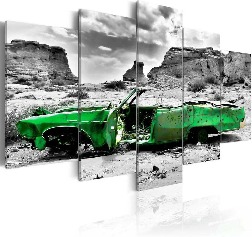 Obraz na plátně Bimago - Green retro car at Colorado Desert 100x50 cm