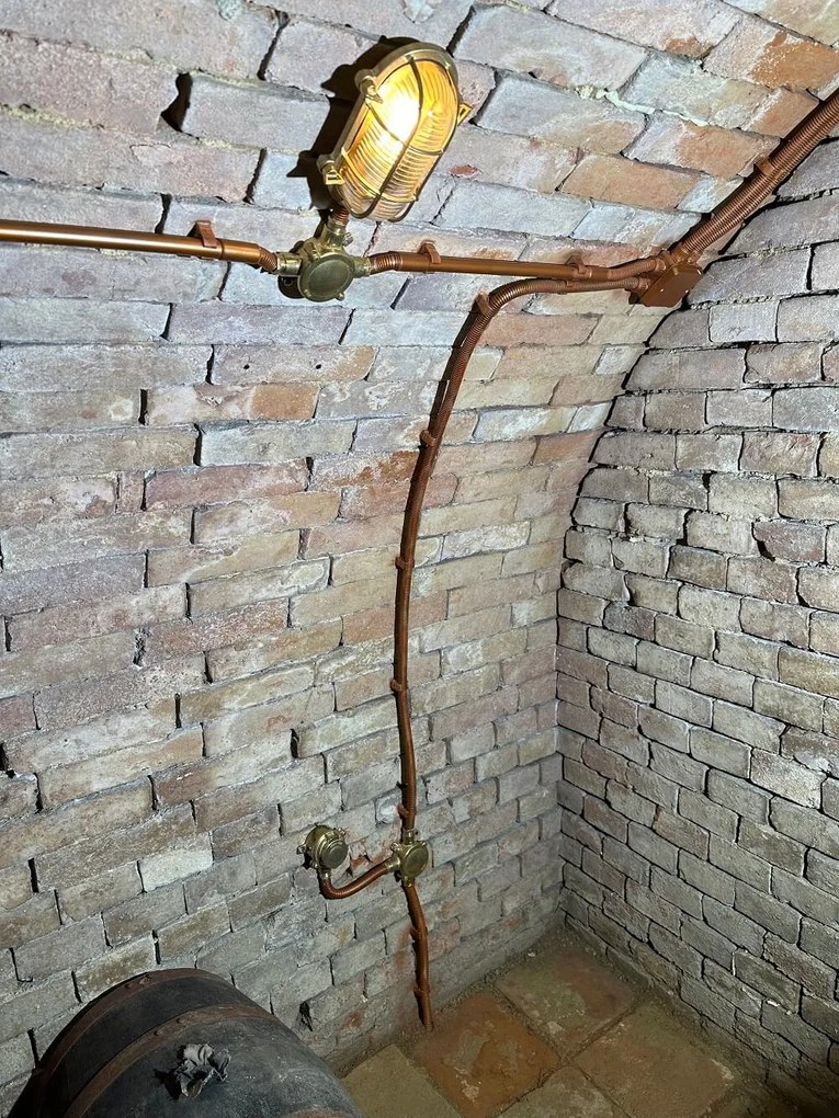 Mosazná retro zásuvka s krytkou SCHUKO IP54 16A