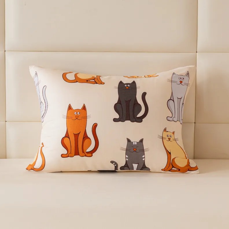 Povlak na polštář z mikrovlákna COLORED CATS 70x90 cm, krémový
