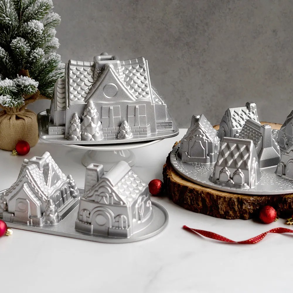 Nordic Ware Hliníková forma na 6 mini bábovek Cozy Village Pan