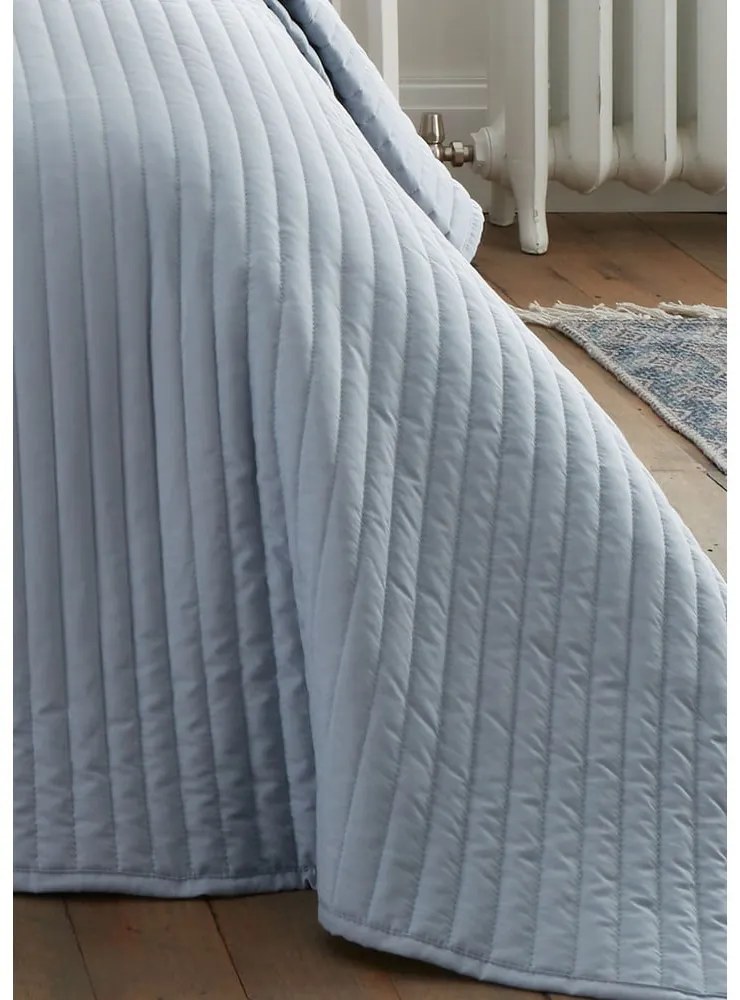 Modrý prošívaný přehoz 230x220 cm Quilted Lines – Bianca