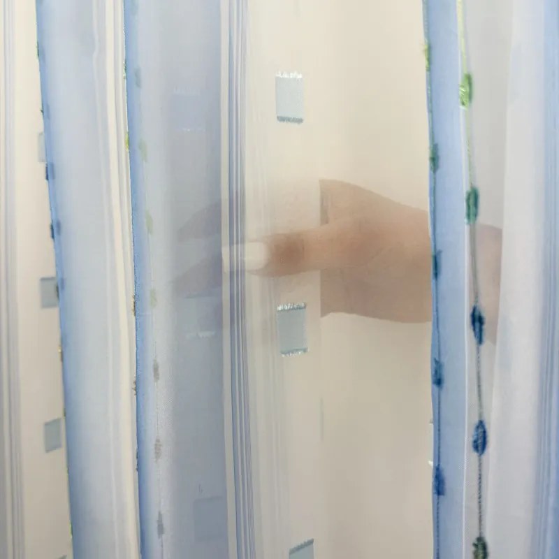 Voálová záclona s olůvkem modrá kostka metráž Ervi 960-06
