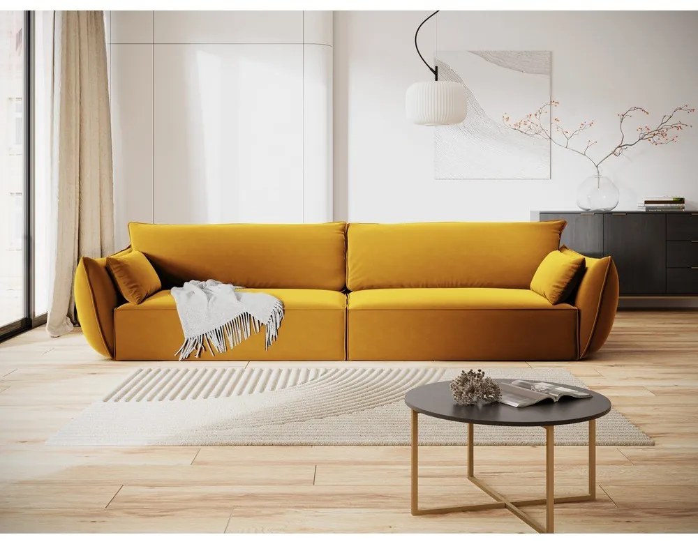 Sametová pohovka v hořčicové barvě 248 cm Vanda – Mazzini Sofas