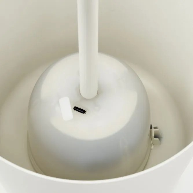 Brilliant G40890/05 Venkovní stojanová AKU lampa KAAMI bílá USB-C