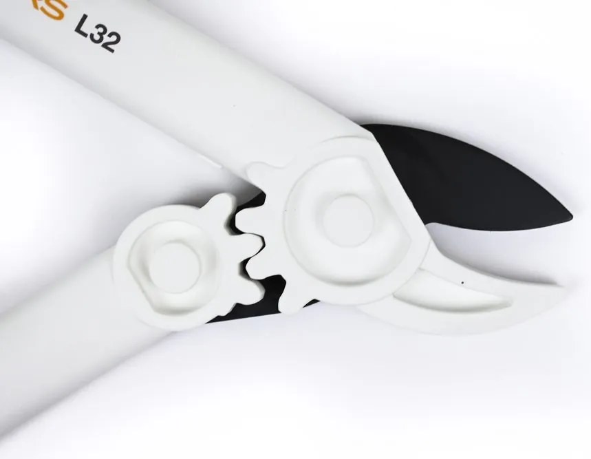 Pákové zahradní nůžky Fiskars PowerGear™ White L32 1026930