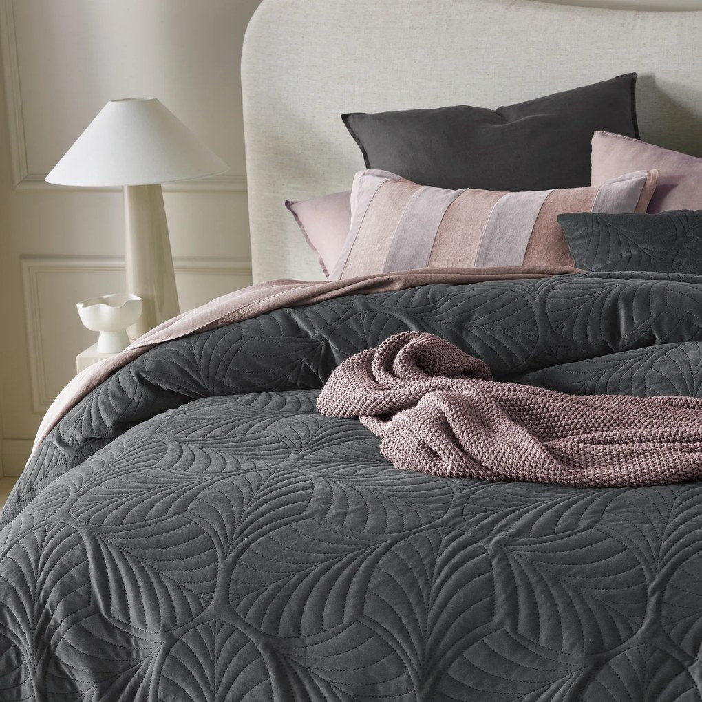 Room99 Přehoz na postel Feel Listy Jednobarevný Prošívaný Barva: Béžová, Velikost: 240 x 260 cm
