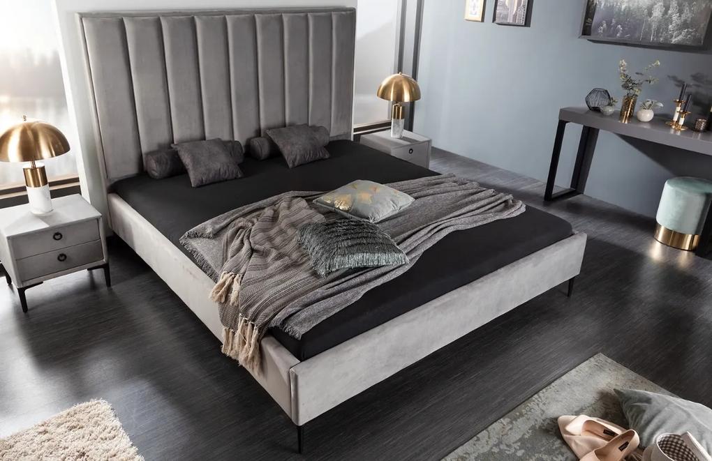 Moebel Living Stříbrně šedá sametová dvoulůžková postel Codie 160 x 200 cm