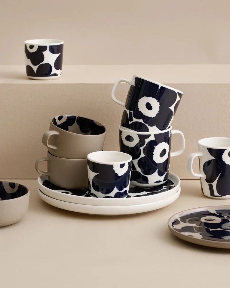 Marimekko Snídaňová dárková sada talíře a hrnky Oiva Unikko 4ks černá