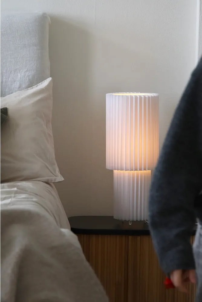 Bílá stolní lampa s textilním stínidlem (výška 45 cm) Catis – Markslöjd
