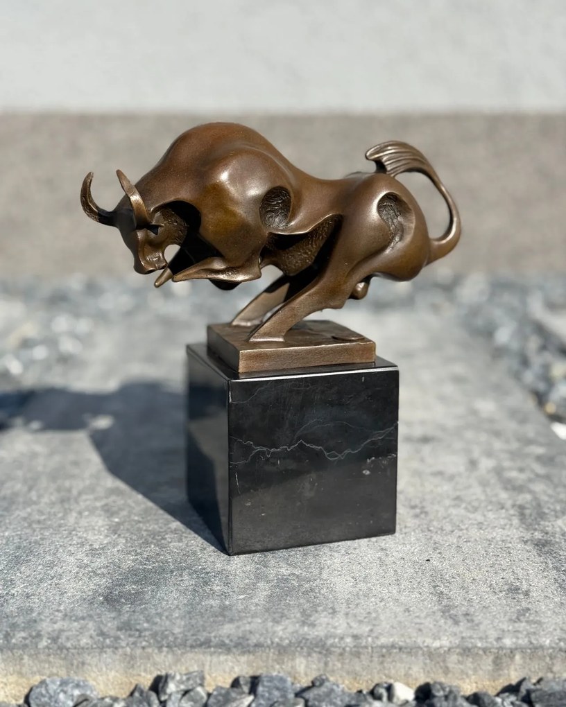 Bronzová soška BÝK Moderní