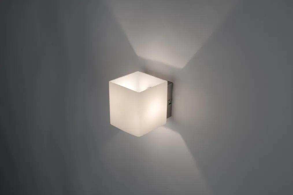 Nástěnné designové bílé svítidlo Qentio