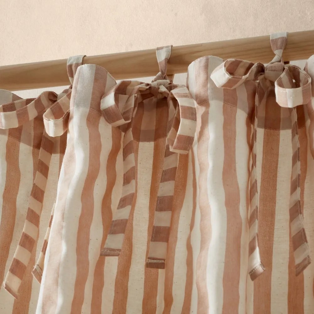 Záclona v terakotové barvě 140x229 cm Zanzibar Stripe – Pineapple Elephant