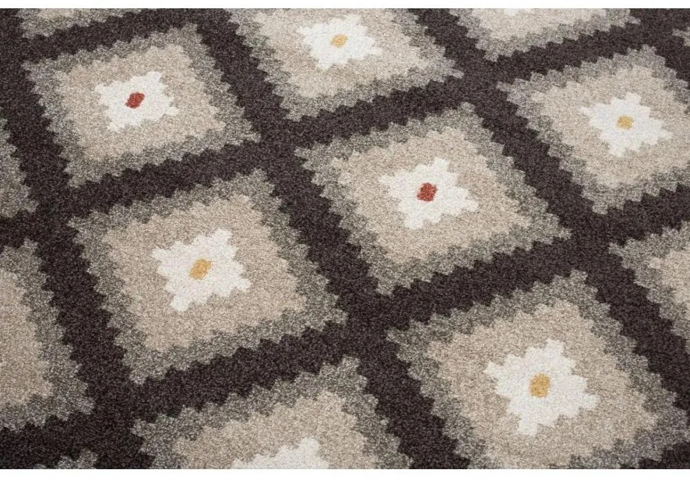 Kusový koberec Remund hnědý 140x190cm