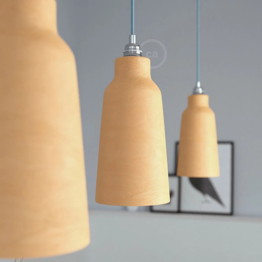 creative cables Závěsná lampa s textilním kabelem, keramickým stínidlem tvaru lahve s kovovými detaily Barva: Terakotová strukturovaná-bílá