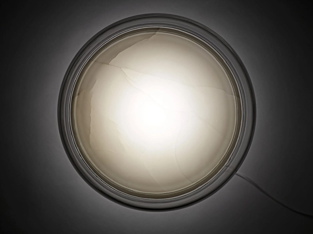 Designová stolní lampa Brokis Macaron M, PC1039 Barva skla: Transparentní číré sklo, Základna: Onyx medový (CSFB1576), Disk: Onyx medový (CSOP1533)