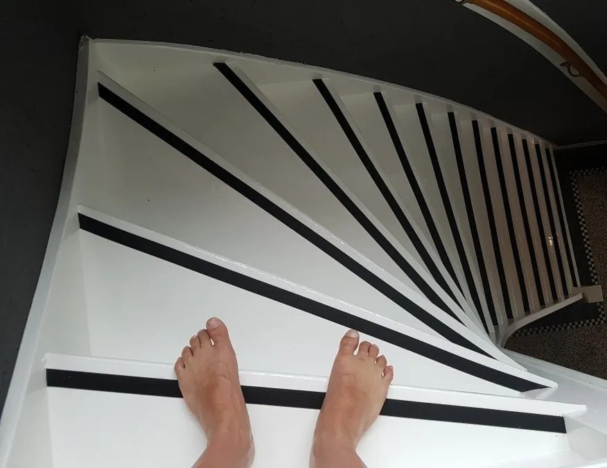 Tenký protiskluzový profil I na schody, 5m - Černá / 5 m / 28 mm